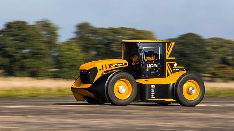 JCB Fastrac – the world’s fastest tractor — moveero